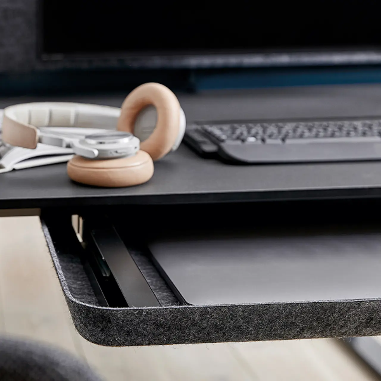 Filt skuffe til montering under skrivebord